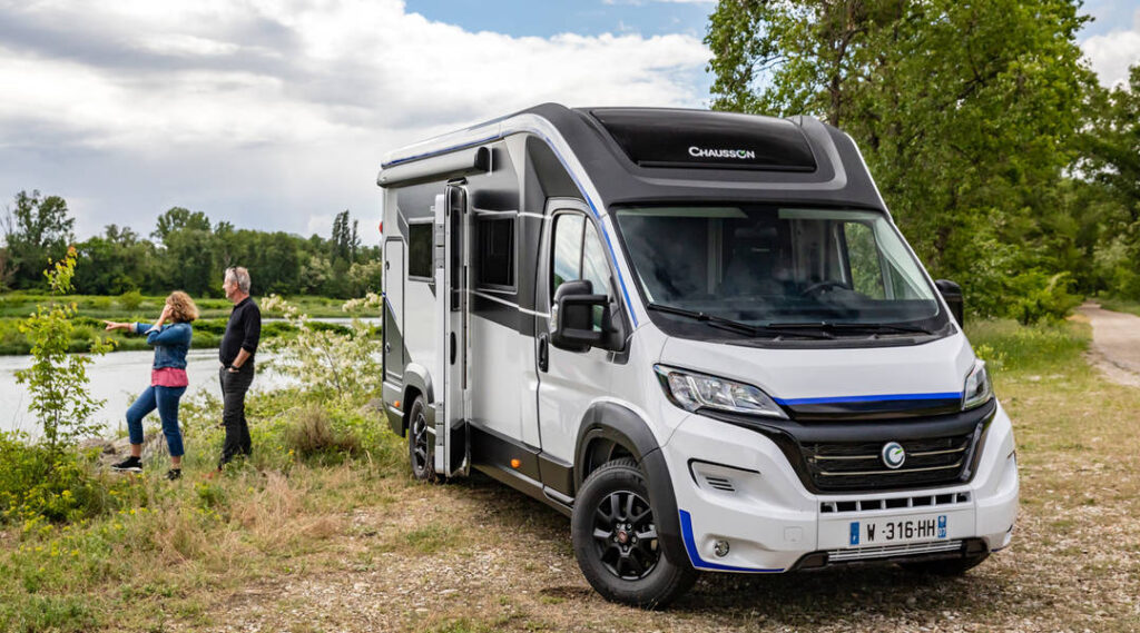 Chausson X650: kompaktní polointegrovaný vůz jako alternativa k obytným ...